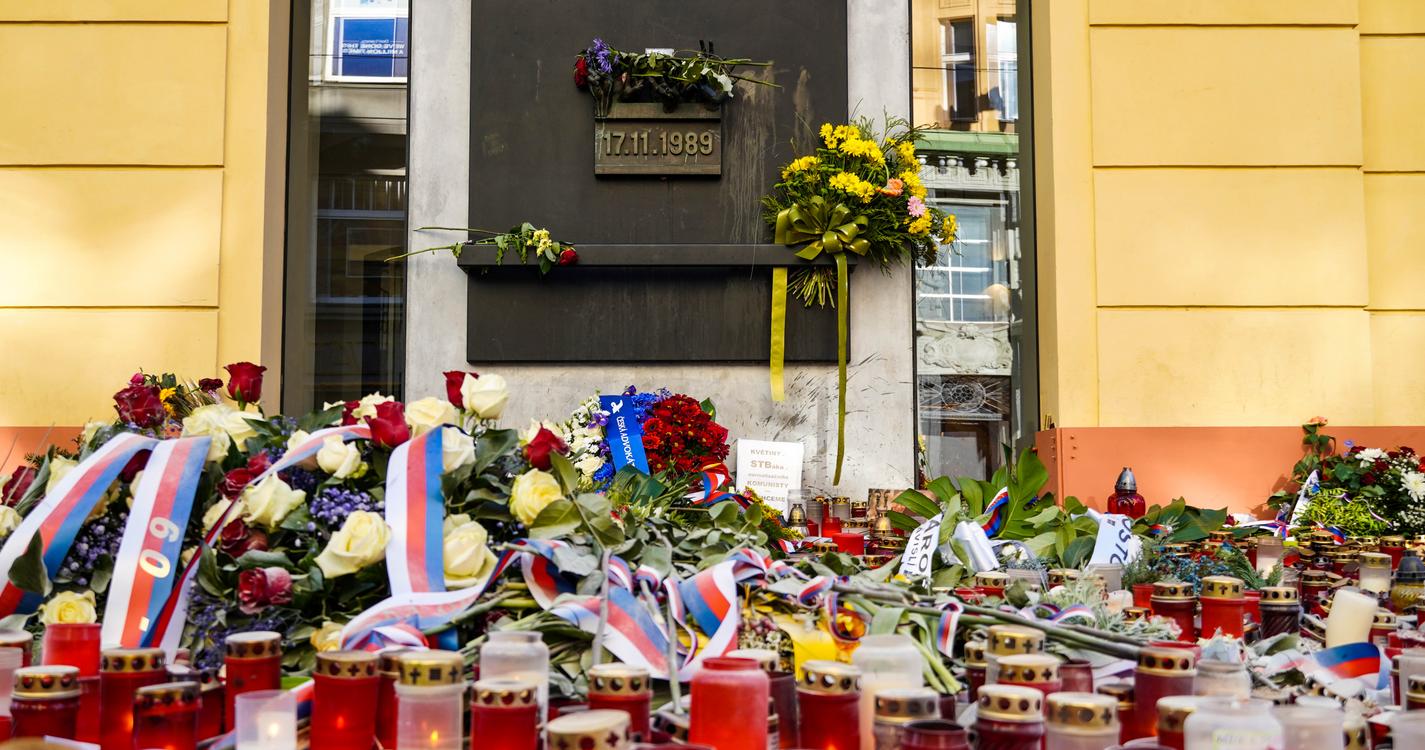 Velvet Revolution - Facts and Timeline